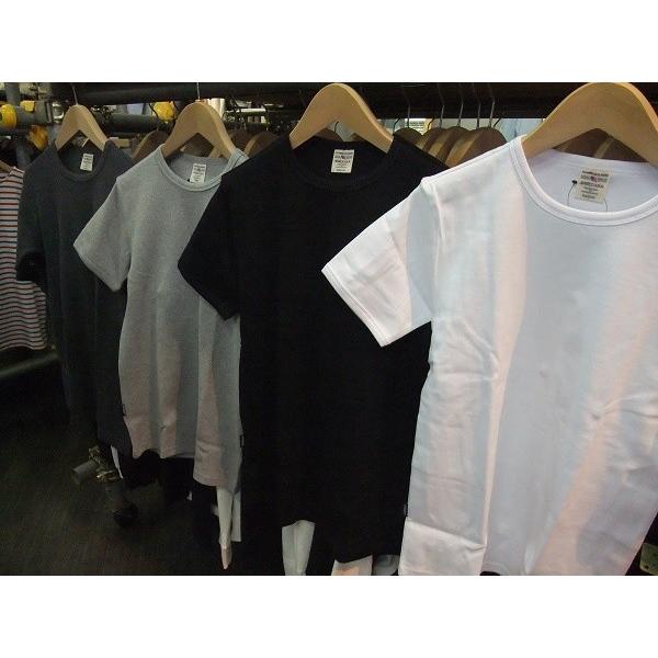 【発売日：2020年06月13日】メーカー希望小売価格　￥2,700＋税　　本体　　綿　95％　ポリウレタン　5％　　ベトナム製1975年創業以来、長きにわたって 米空軍の正式指定業者としてミルスペックを クリアするフライトジャケットを作り...