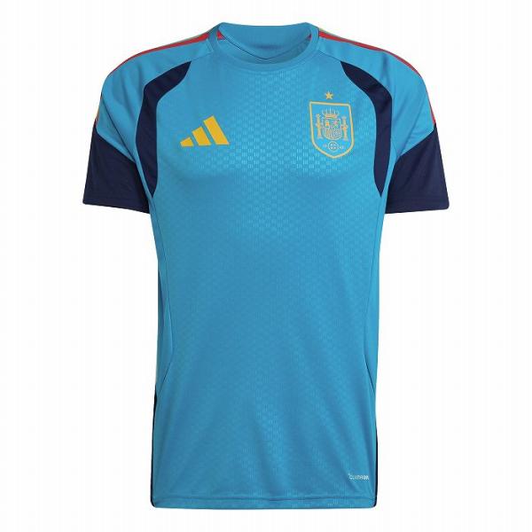 スペイン 26 ティロ トレーニング ユニフォームは、スペインサッカーの優雅さと精神を体現している。スペイン国旗の鮮やかな色にインスパイアされたこのユニフォームは、ピッチの内外で試合のエッセンスを感じられる一着。涼しくドライな着心地が続くか...