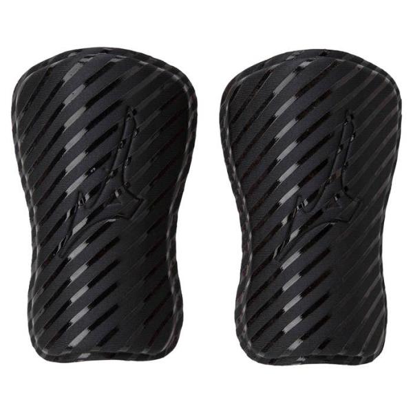 グリップ機能付き軽量シンガード。サイズ15cm■カラー：ブラック■素材：合成樹脂