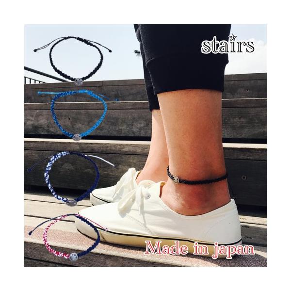 【発売日：2020年09月06日】商品説明ワックスコードを使用した日本製アンクレット金具は国産のコンチョを使用しポリエステル素材のワックスコードで編みこんでいるのでつけっぱなしOKアトリエステアーズで製作した日本製のアンクレットです様々なス...