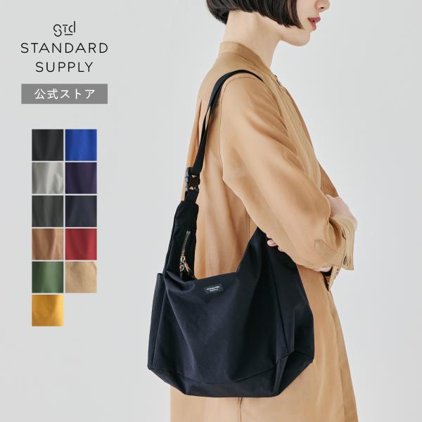 三角形のシルエットが特徴的なショルダーバッグです。斜めがけや肩がけとしても使えます。【サイズ】W320 ×H220 ×D120重量：190g【素材】本体生地：綿 60% ・ナイロン 40％裏加工：アクリルコーティング部分使い：牛革【原産国】...