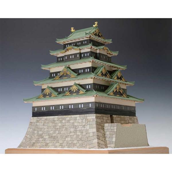 寛永度天守の建築図を参考に、図書・文献をもとに細部にわたって1/150スケールで再現しました。主要部品はレーザーパーツを中心に精密加工された木製部品、金属パーツは24ｋメッキの鯱 (しゃちほこ)、破風板飾りは真鍮製エッチングを使用し、かつて...