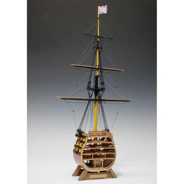 船体のメインマスト付近をカット、1/160の精密スケールながらほとんどの木部部品は細密にレーザー加工済みです。そのほか真鍮製エッチング部品・ソフトメタル部品を使用、組み立てやすく、戦列艦の内部構造と共にビクトリーの重厚な外観を忠実に再現して...