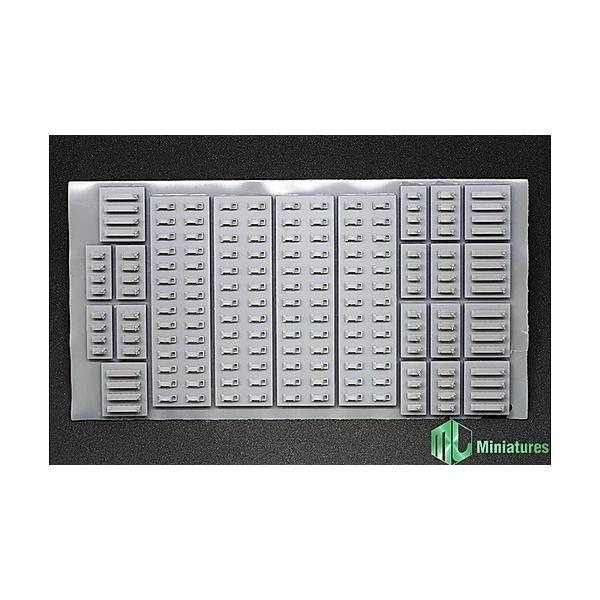 第二次大戦のドイツ陸軍軍用車で使用されてたOVM(車載工具)を固定する為のクランプを3Dプリンターで高解像度印刷して再現したセットです。蝶番やクランプレバーはもちろん工具を支える台座まで一体成形ならぬ一体印刷によって脅威的なディテールを再現...