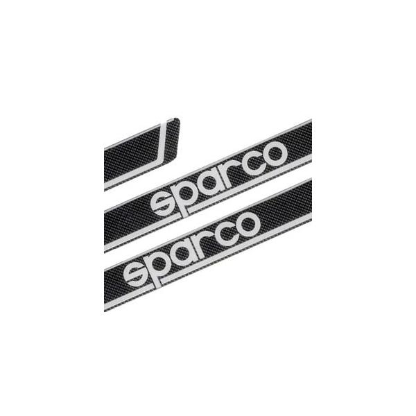 愛車のサイドドア開閉部(サイドシル)に貼り付けるだけで、さり気ないドレスアップが可能なシルガードステッカー。耐久性に優れた上質素材を使用しており、車の乗り降り時の傷や汚れからボディーを保護する効果もあります！車種によって選択可能な「450m...