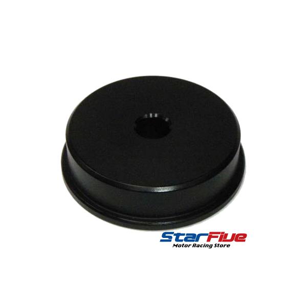 Triple K（トリプルケー）製の、シャフトエンドキャップ φ50用 汎用 レーシングカートパーツ。【製品特徴】・リアハブの締め付けや、シャフト交換作業時による歪みや傷からリアシャフトを守る保護パーツ・外したリアシャフトに付けておくことに...