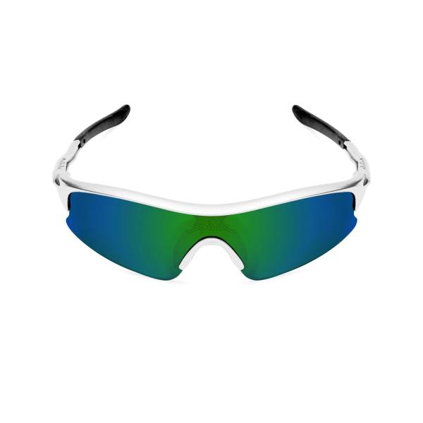 洗練されたホワイトフレームと高性能なレンズが特徴のスポーツアイウェアです。軽量で快適な装着感を実現し、長時間の使用でもストレスフリー。スタイリッシュなデザインは、スポーツからカジュアルな日常まで幅広く対応します。レンズには高品質なポリカーボ...