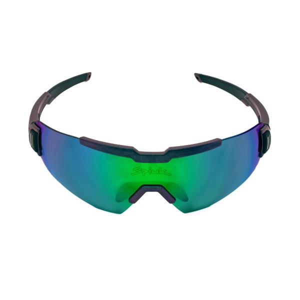 SPIUK PROFIT IRIDESCENTは、輝くイリデッセントフレームが特徴のサングラスです。その独特のカラーチェンジ効果が、光の角度に応じて多彩な輝きを放ち、視界に鮮やかなアクセントを加えます。軽量で耐久性に優れた素材を使用しており...