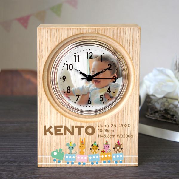 縦170mm×横120mm 厚さ40mmの置き時計です。 文字盤にお子様の写真、木枠にはお名前や出生日、生まれたときの身長体重を印刷します。 オーダーメイドのオリジナル時計をおじいちゃんおばあちゃんへ 出産祝いのお返しギフトに、お友達へ出産...