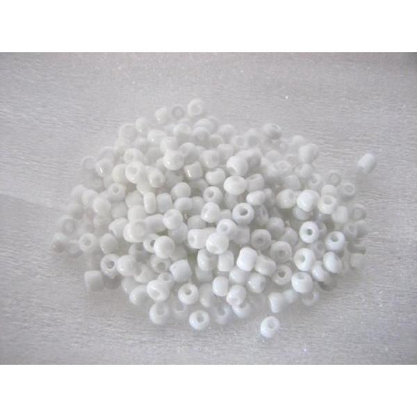 商品説明：<BR> 　　　　　　　　　商品名：　ガラスビーズ(M)<BR> 　　　　　　　　　サイズ：　約2.5mm x3mm　（穴は約1mm）<BR> 　　　　　　　　　数量：　約100個（4g)&lt...