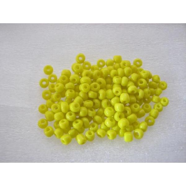 商品説明：<BR> 　　　　　　　　　商品名：　ガラスビーズ(M)<BR> 　　　　　　　　　サイズ：　約2.5mm x3mm　（穴は約1mm）<BR> 　　　　　　　　　数量：　約100個（4g)&lt...