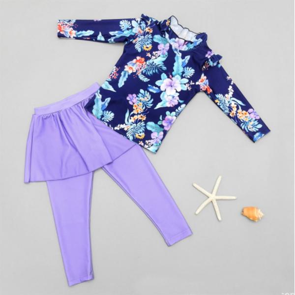 ■商品説明フリルつきでかわいいデザインの長袖ラッシュガード・スカートつきスイムレギンスで強い日差しからしっかりガード日焼けによる疲労も軽減されます。脱着しずらいファスナーを無くしてお子様自身で着換えが出来る使用に変更しました。■セット内容長...