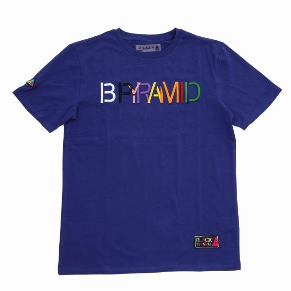 Black Pyramid (ブラックピラミッド) から半袖Tシャツになります。フロント胸元へ "BPYRAMID" ロゴをカラフルな刺繍であしらい、右袖にはラバー素材のブランドアイコンが入ります。また、左裾はブランドロゴの入ったパッチが縫...