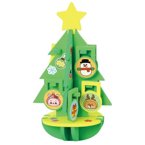 クリスマスツリー型のバランスゲームができる、やわらかいEVA素材のおもちゃです。遊ばない時はミニチュアツリーとしても飾ることのできるデザインです。各パーツに付属のシールを貼ってデコレーションできます。商品サイズEVA(最大)：170×247...