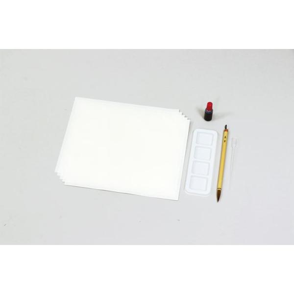 水墨画の授業に必要な材料一式を揃えた「水墨画個人セット」が新登場!商品サイズセット内容水墨画用墨液 10ml×1、水墨画用紙 梅×5、簡易パレット 200×50×10mm×1、彩色筆 中×1、水墨画個人セット技法集A4サイズ×1