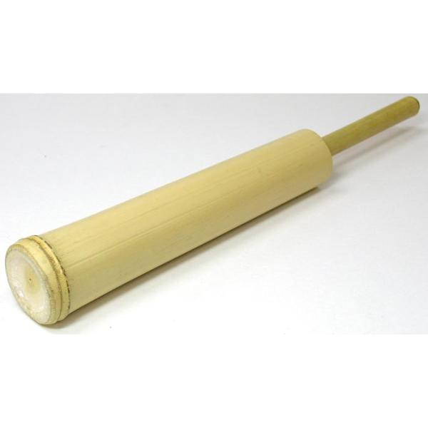 竹製の水てっぽうで遊べます。商品サイズΦ35×325mmセット内容水鉄砲筒部分（Φ42×208mm）×1、水鉄砲ピストン（270×59×29mm）×1、テキスト×１