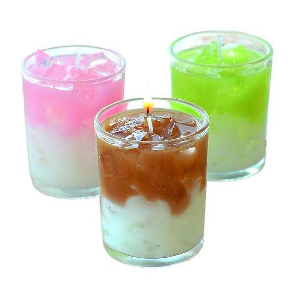 SNSで話題のリアルなカフェラテ風キャンドルが自分でつくれるキットです。カフェラテ・いちごみるく・抹茶の3種類の作り方付！着色用のクレヨン、キャンドルがセットになっているので、初めてでも簡単につくれます。対象年齢：6歳以上。目安制作時間：3...