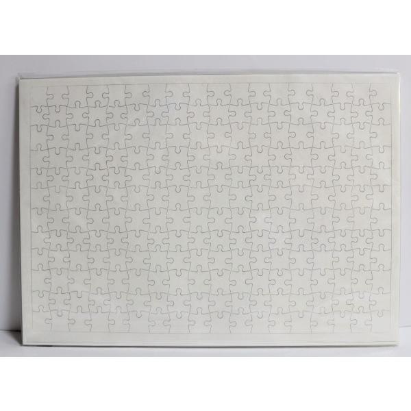 デザイン・工作材料  白いジグソーパズル 216ピース 透明スタンドカバー付白い台紙にパズルの型抜きがしてあります。描いて・遊んで・飾る自分だけの作品のできあがり！仕上がり寸法：３６５×２５８ミリ学校教材用品ですが、店頭在庫のため少々汚れて...