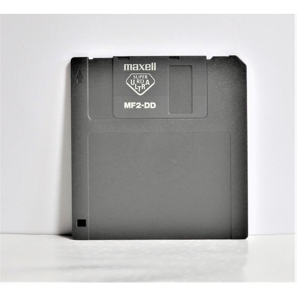 マクセル フロッピーディスク MF2-256DD高信頼・省電力フロッピーMS-DOSパソコンでご使用の場合は、初期化を行ってください。プラケースには入っていません