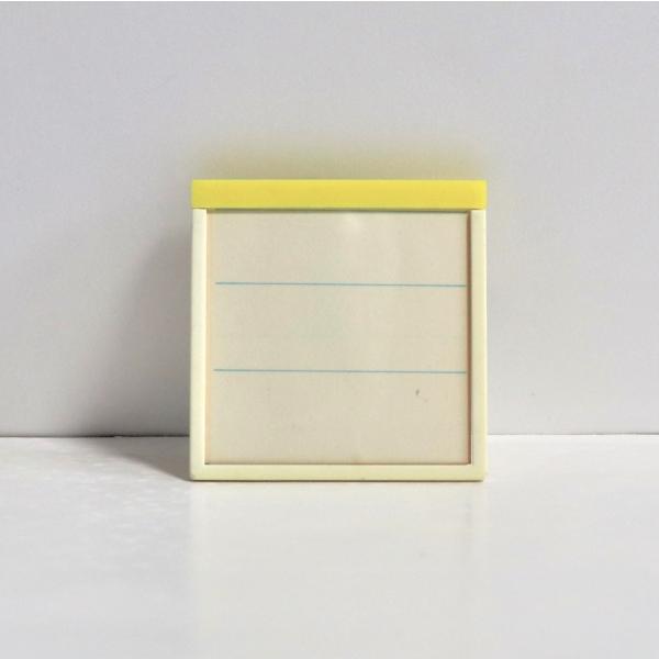 １２個までメール便発送対応品 ハードでしっかりタイプのピンクリップ付名札外寸法：６０×６０×厚み３ミリ（有効内寸法：５５×５５ミリ）材質：ABS樹脂店頭在庫品の為、袋等は若干汚れております。