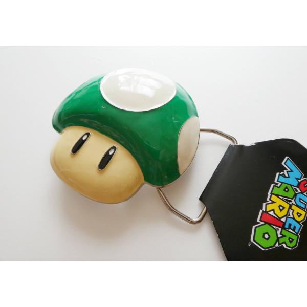 海外でデザインされて、販売している商品です！日本にないデザインは、きっと喜ばれるはずです。1UPキノコのベルトのバックルです。合金製のずっしりとした存在感のある大きさです。珍しい商品です。※海外製品の為、日本製品より商品自体や、プリントや縫...