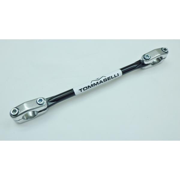 ステッカーの貼り付け位置がズレているバーもあります。取り付けるハンドルによっても違いますが、ステッカーが半分以上隠れるケースもあります。ご了承下さい。