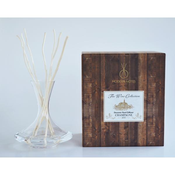 重厚感溢れる木目調の箱、自然を感じる小枝風のスティック、奥深いワインの香り・・・大切な人への贈り物にもふさわしい『MODERN NOTES(モダンノーツ)』ワインコレクション。抜群の存在感でお部屋を彩り、たっぷり大容量のデキャンタサイズが登...