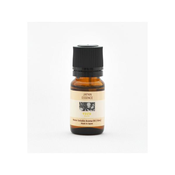 全長約6cm。手のひらにすっぽり収まるコンパクトなアロマオイル。次のいずれかの方法でのご使用がおすすめです。1.超音波式加湿器タンク内の水に垂らす。※目安 水100mLに対して1滴(約0.005mL)。2.ボウルやカップに熱湯を注ぎ数滴垂ら...