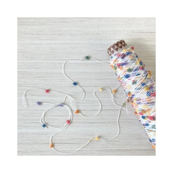 マルチカラーのポンポンヤーン。引き揃えのアクセントに如何でしょうか。お求めやすい特別価格でのご提供です。◆番手：6.2番◆素材：ポリエステル100%ハンドメイドの作品作りにお役立て下さい。※お使いのモニター環境により実物と色が違って見える場...