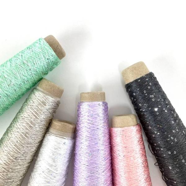 【商品説明】STELLA完全オリジナルの「レギュラースパンコール 20g（約110m）」小さな2mm玉タイプです。用途に合わせて複数のカラーをご用意いたしました。手芸全般にご利用頂けます、アクセサリー作りにぴったりです。手編みや織物にも最適...