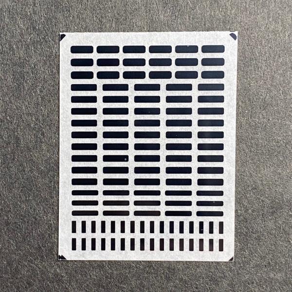 主にくぼみタイプの行先表示をマスキングするためのNゲージ（1/150スケール）用インレタです。特定の行先を出したくない時や、走行中の再現にお使いいただけます。寸法は主にKATO製に適合します。★収録内容・313系（以下キハ25形含む）前面・...