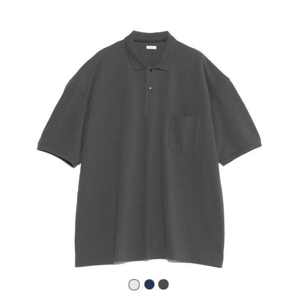 nanamica S/S Polo Shirtドライタッチな鹿の子素材を使用したショートスリーブポロシャツ。リサイクルポリエステルの外側をオーガニックコットンで覆ったカバーリングコアヤーンを使用し、快適な着心地を実現しています。ゆったりとし...