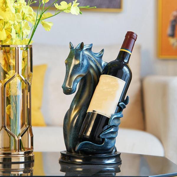 説明:樹脂製のユニークで革新的なワインラックの馬の頭のデザインは.さまざまな家の装飾スタイルに適しています.リビングルーム.ダイニングルーム.コーヒーテーブル.結婚式.農家に最適なホームテーブルの装飾.馬は.卓越した並外れた才能.力と威厳....