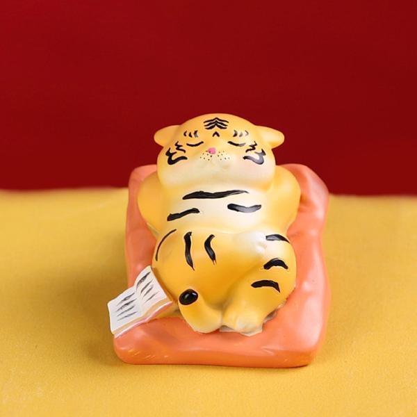 説明:ミニタイガースタチューモデル.ゾディアックタイガース彫刻クラフトオーナメント環境にやさしい樹脂製で.耐久性と耐高温性があり.色あせしにくいです.細心の注意を払って塗装され.非常に詳細に描かれているため.リアルな外観.車のダッシュボード...