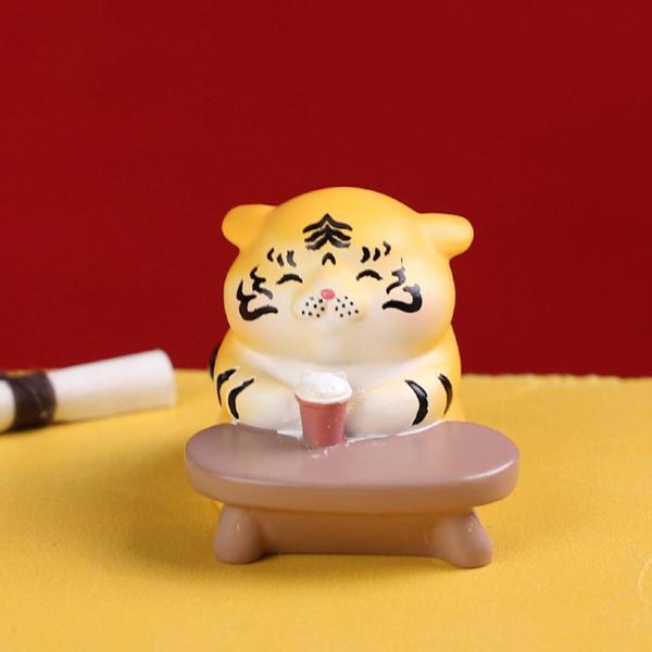 説明:ミニタイガースタチューモデル.ゾディアックタイガース彫刻クラフトオーナメント環境にやさしい樹脂製で.耐久性と耐高温性があり.色あせしにくいです.細心の注意を払って塗装され.非常に詳細に描かれているため.リアルな外観.車のダッシュボード...