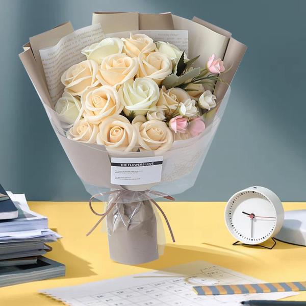 説明:クリエイティブシミュレーションローズソープブーケギフトボックス.完璧な家の装飾満開の花の形.明るい色.あなたの人生をきれいに飾るドライフラワーは通常の花よりも寿命が長く.厳しい寒さや暑さを恐れず.長期間形を保ちます.ショーウィンドウ....