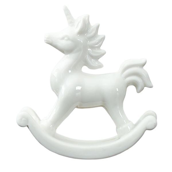 説明:素材: 木馬の彫刻は高品質のセラミック製で.環境に優しく.滑らかで耐久性があります.特徴: 芸術的な味と楽しさを加え.個性を際立たせる精巧な仕上がり.デスクトップオーナメント:小さな馬の装飾は.軽く触れると揺れ.幼い頃の木馬に乗ったシ...