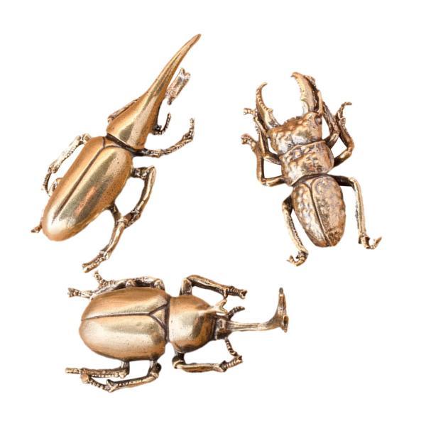 説明:[真鍮素材]ミニカブトムシの置物は高品質の真鍮で作られており.耐久性があり.お手入れが簡単です.[装飾飾り]カブトムシの像はテーブルを飾るために使用され.自宅やオフィスの装飾に最適です.[優れた職人技]真鍮のスカラベミニチュア置物は....