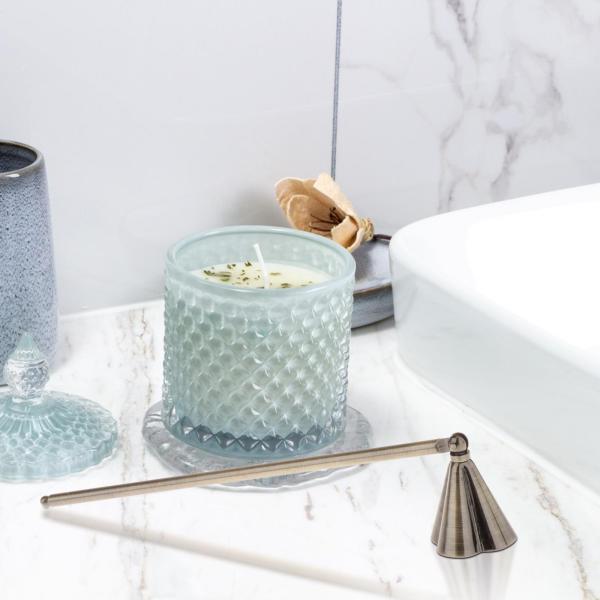 説明:[高品質素材]キャンドルスナッファーは高品質のステンレス鋼素材で作られており.強く.安定しており.耐久性があり.長期間使用できます.[使いやすい]キャンドル芯消しゴムを使用すると.キャンドルをより安全.正確.簡単に消して煙を減らすこと...