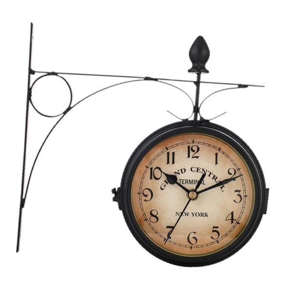 説明:[素材]: この壁掛け時計は鉄製で.耐久性と長寿命に優れています. [クラシックなデザイン]: この壁掛け時計はヴィンテージデザインで.両面時計の時間表示です. [360度回転可能]: 360度回転するこの装飾的な両面壁掛け時計は.ど...