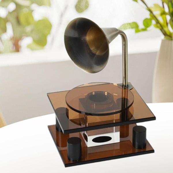 説明:ヴィンテージ装飾品:この蓄音機のオーナメントはガラスと金属素材で作られており.スタイリッシュでエレガントです.芸術的な装飾: レトロなデザインとファッショナブルな外観を備えたこの装飾品は.美しいアートワークとしてだけでなく.自宅やオフ...