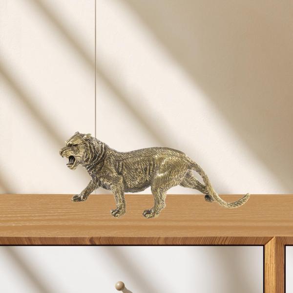 説明:デザイン: クールな金色の虎の像.詳細な彫刻.本物そっくりでスタイリッシュ.家の装飾に最適素材: このクリエイティブな動物の彫刻は高品質の銅で作られており.丈夫で軽量で繊細です.職人技: 優れた職人技.細かい表面処理.スタイリッシュで...