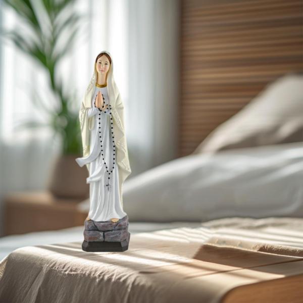 説明:[素材]: 聖母マリア像は樹脂素材でできており.丈夫で耐摩耗性があり.仕上がりが良く.変形しにくく.長寿命です[装飾]:聖マリアの置物は.ファッショナブルな装飾品であるだけでなく.家.祭り.パーティーの創造的な装飾でもあります[デザイ...