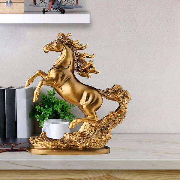 説明:[素材]: 馬の像は樹脂素材で作られており.丈夫で壊れにくく.長い耐用年数を保証します. [クリエイティブなデザイン]: この動物の彫刻は鮮やかな馬のイメージで.空間のエレガントでモダンな雰囲気を高め.家の装飾に最適です. [ホームデ...