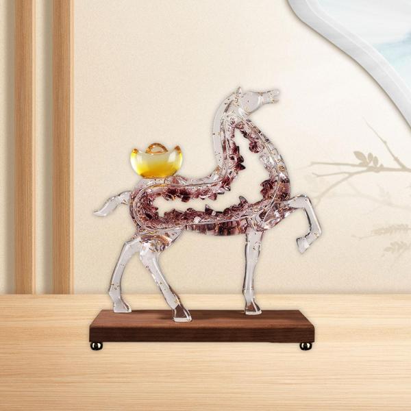 説明:[繊細なスタイル]: 背中にインゴットが付いた繊細で創造的な馬の像.風水アートの装飾.優雅なラインと素晴らしい職人技.家の装飾に最適です. [プレミアム素材]: この装飾フィギュアは高級樹脂素材で作られており.安定した木製のベースを備...