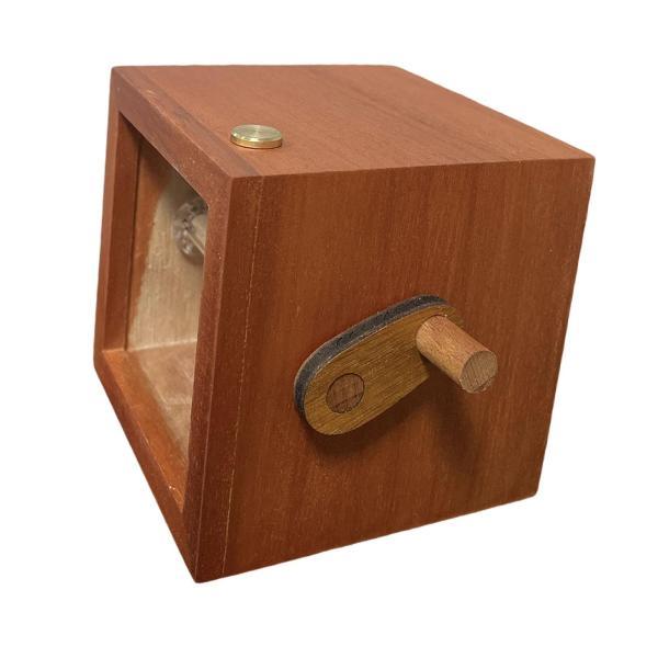 説明:[思い出]: 8枚の写真を手回し式のフリップブックに変換します.カップルや家族が記念日.休暇.または特別な瞬間を記念するのに最適です. [創造性]: 思い出に残る画像を貼り付けたり.空白のページにクリエイティブな説明を書き込んだりでき...