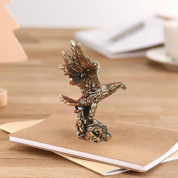説明:[素材]: この真鍮製の鷲の置物は真鍮製で.耐久性と長寿命を保証します. [デザイン]: この動物の像は素晴らしい鷲のデザインが特徴で.あなたの空間に優雅さと洗練さを加えます. [サイズ]: 寸法2.5cmx5.8cmx5.5cm/0...