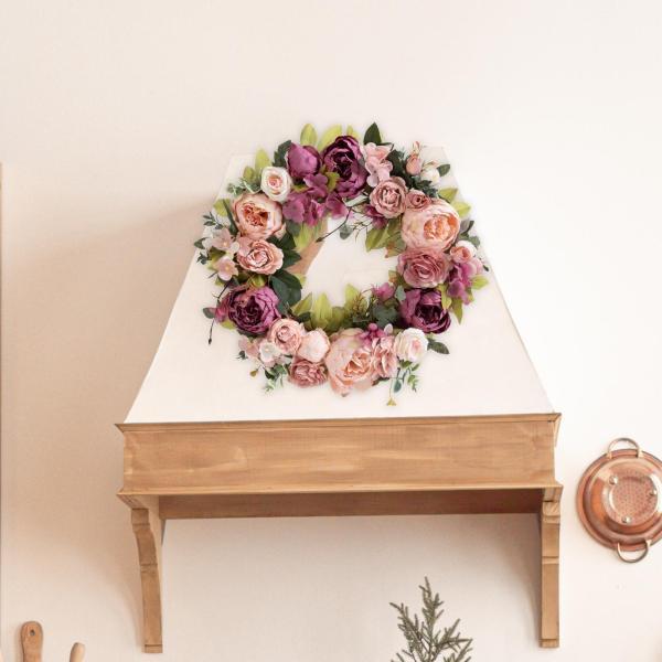 説明:[装飾付き春のリース]: 玄関のリースは緑の葉と人工の牡丹の花の装飾が特徴で.リアルな視覚効果と春夏の雰囲気があります. [手作りリース]: 人工牡丹リースは布とABS素材で作られており.明るい色.リアル.環境に優しく.再利用可能.耐...