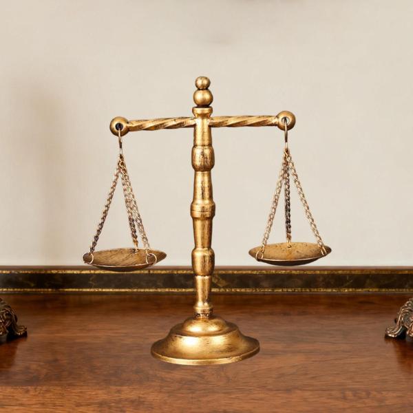 説明:[素材]: このヴィンテージ天秤は鉄製で.長期にわたる耐久性と頑丈な構造を保証し.信頼できる装飾品となっています. [ヴィンテージデザイン]: クラシックなバランススケールデザインが特徴のセンターピーススタンドは.あらゆる空間の美的魅...