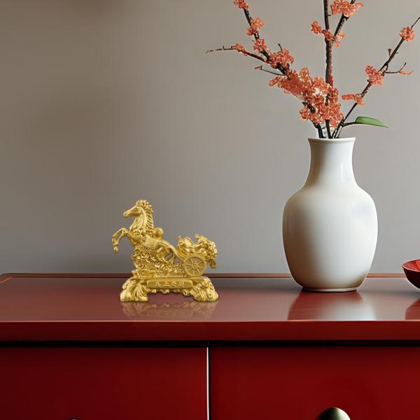 説明: [縁起の良い馬の置物]:この馬の像は.中国の伝統的な芸術的要素を取り入れ.躍動感あふれるポーズと精緻な筋肉構造で馬の精神と活力を表現しています.文化に根ざしたデザインは.あらゆる空間に芸術的な優雅さをもたらします. [素材]: 樹脂...